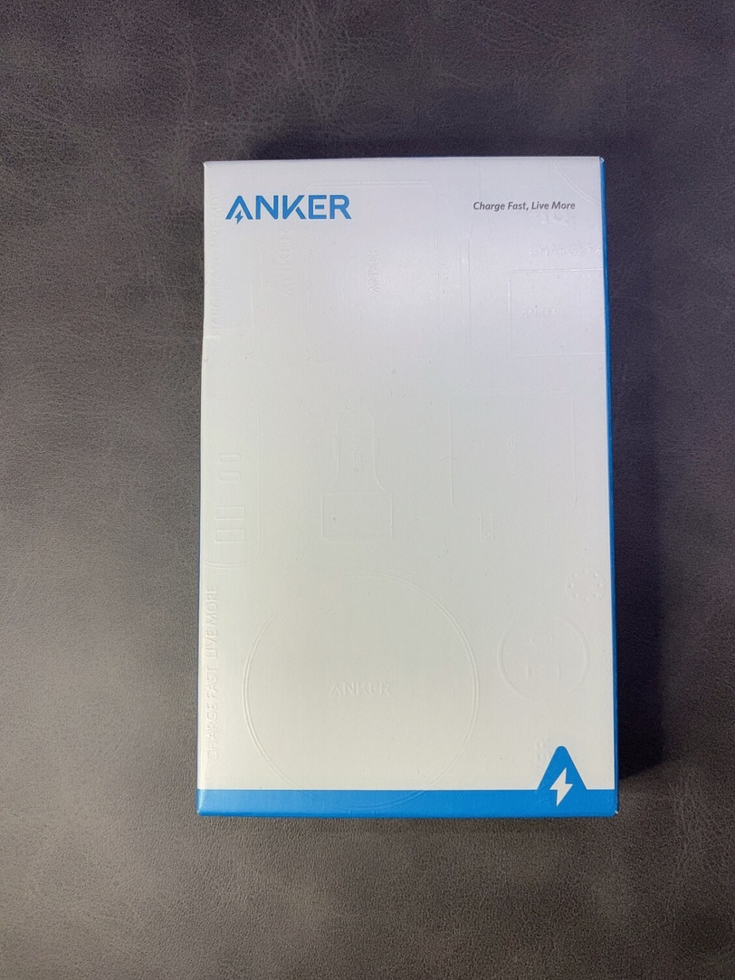 【本音レビュー】Anker Magnetic Cable Holderで充電ケーブルをスマートに【デスクすっきり最高】